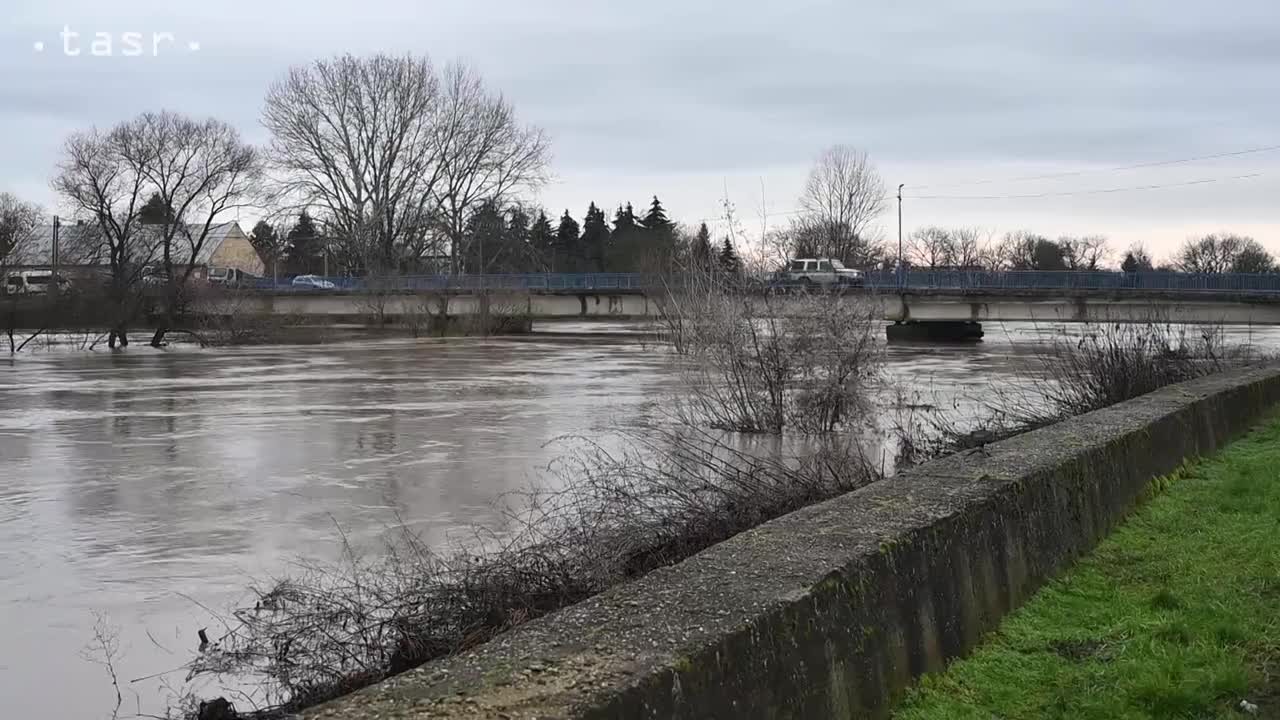 Lekárovce: Rieka Uh je veľmi vysoko | Spravodajstvo | Relácie | TV ...