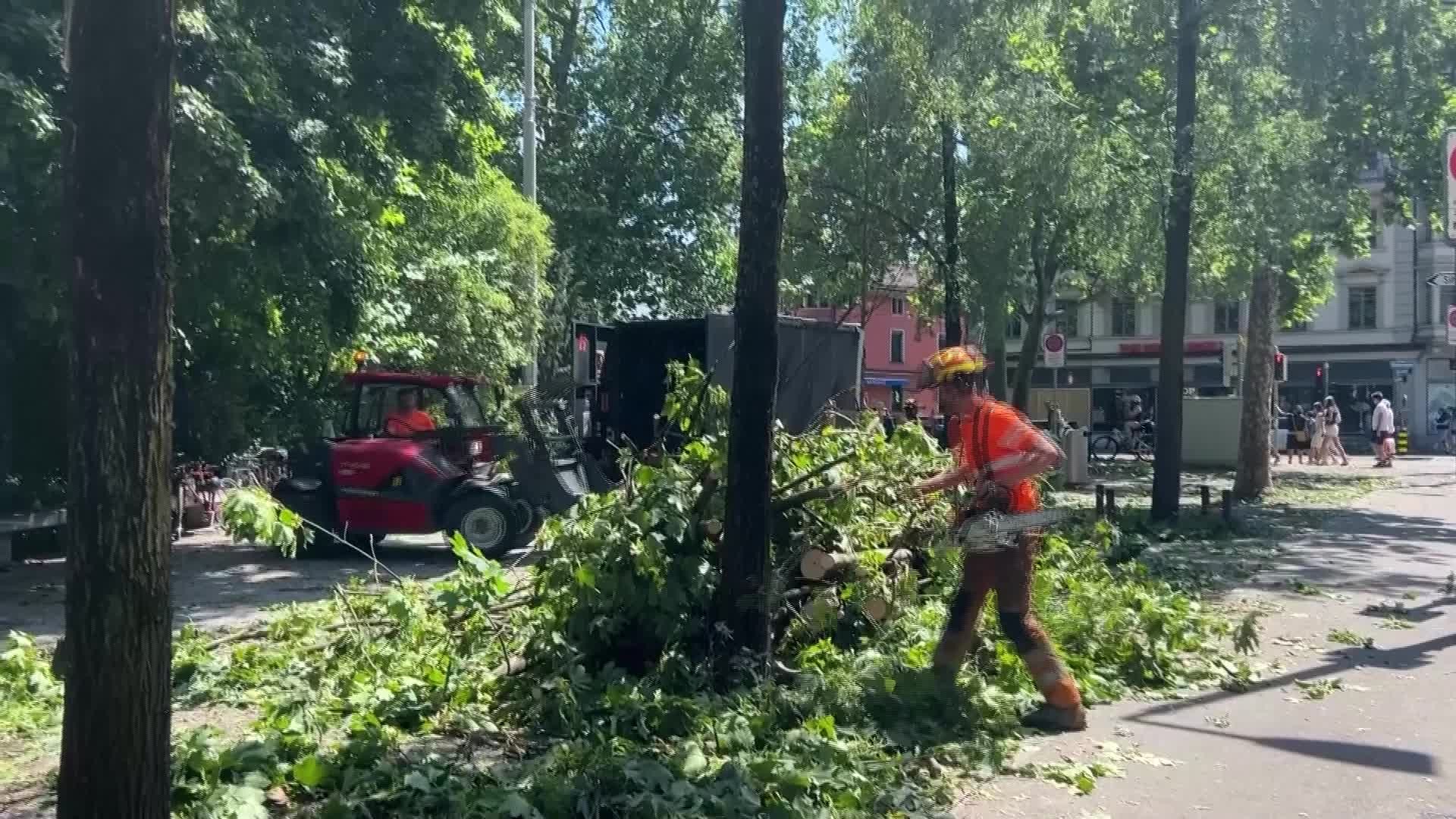 Búrka v Zürichu. Zaplavila ho voda a vyobracal vietor | Spravodajstvo ...