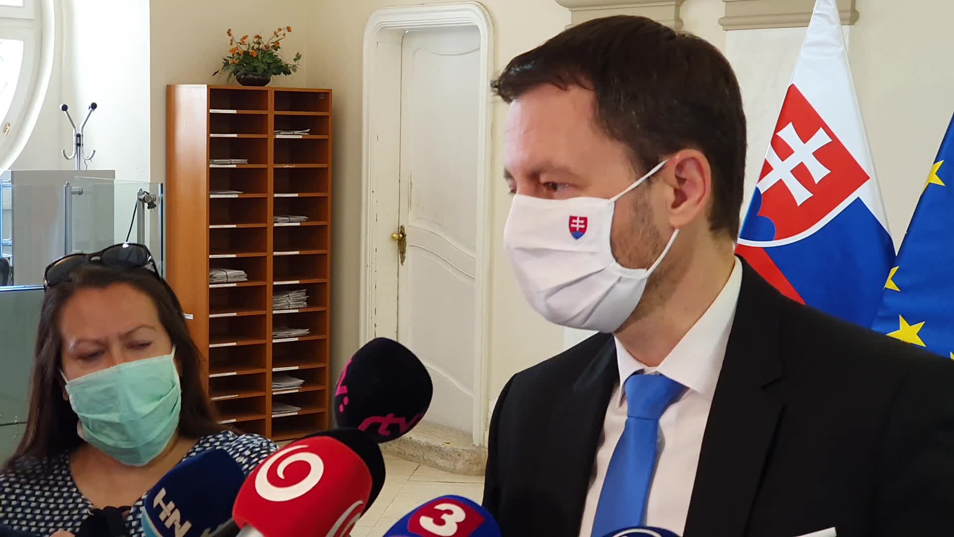 Minister financií Eduard Heger (OĽaNO) pred zasadnutím ekonomického ... Minister financií Eduard Heger (OĽaNO) pred zasadnutím ekonomického ...