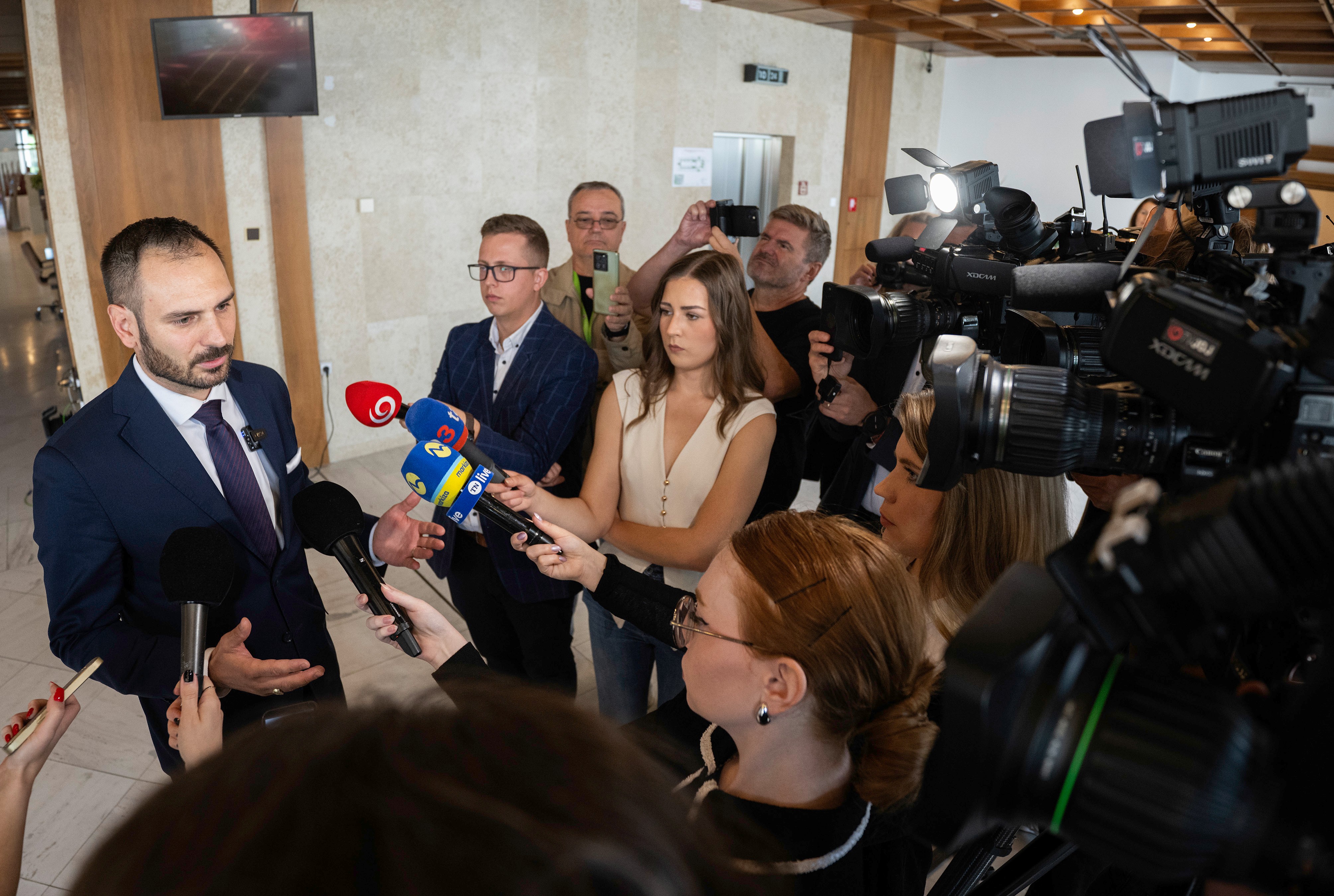 Vylúčený poslanec Krátky zatiaľ nevie, aká bude jeho ďalšia politická budúcnosť | Spravodajstvo ...