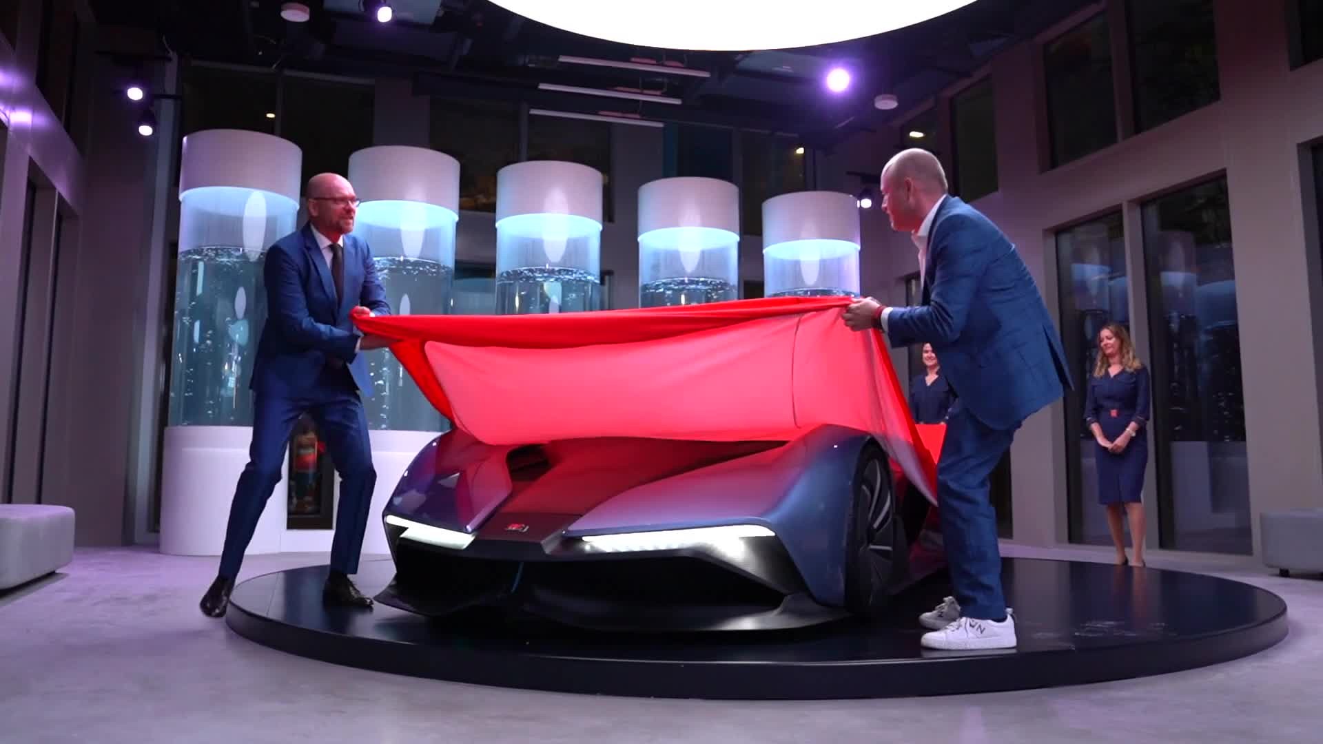 Jedinečné slovenské auto na vodík v Dubaji | Auto | Relácie | TV Pravda.sk