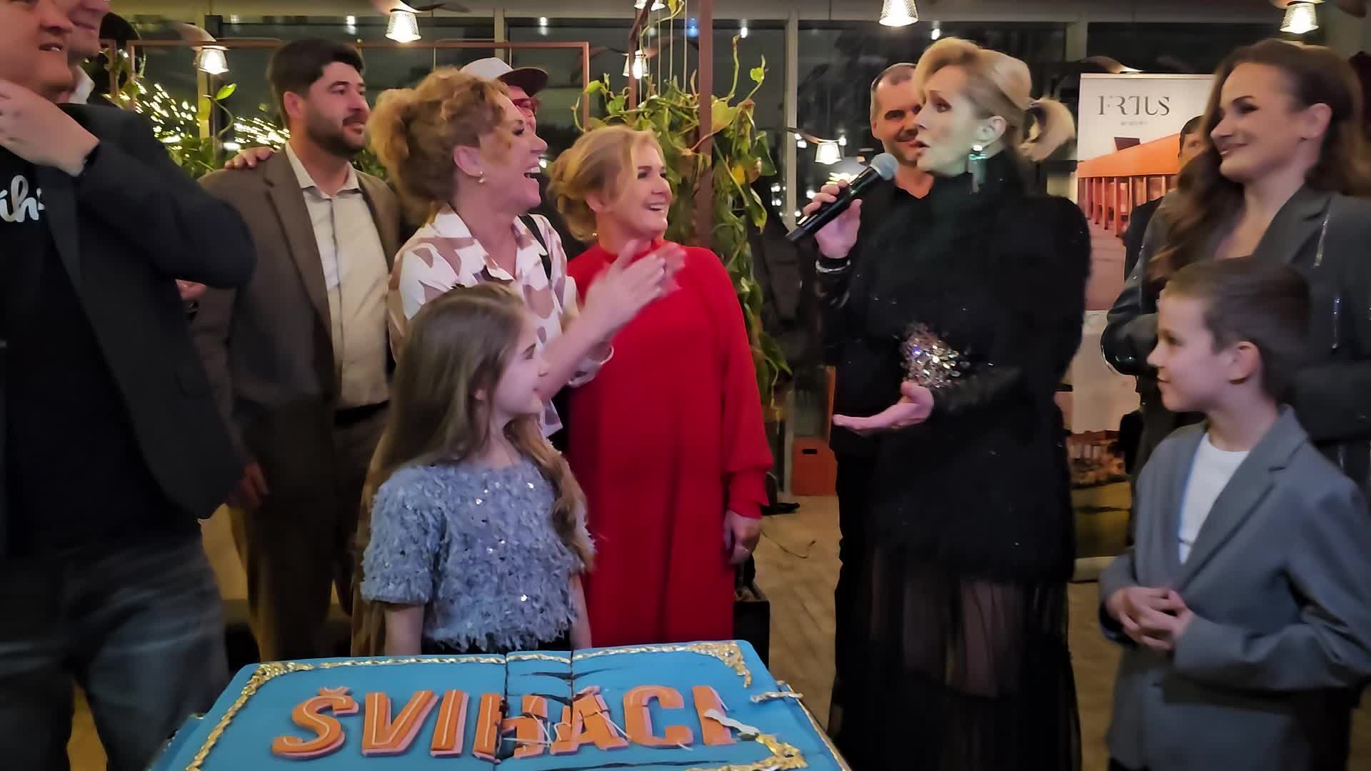 Helena Vondráčková zaspievala na premiére Švihákov | Kultúra | Relácie ...