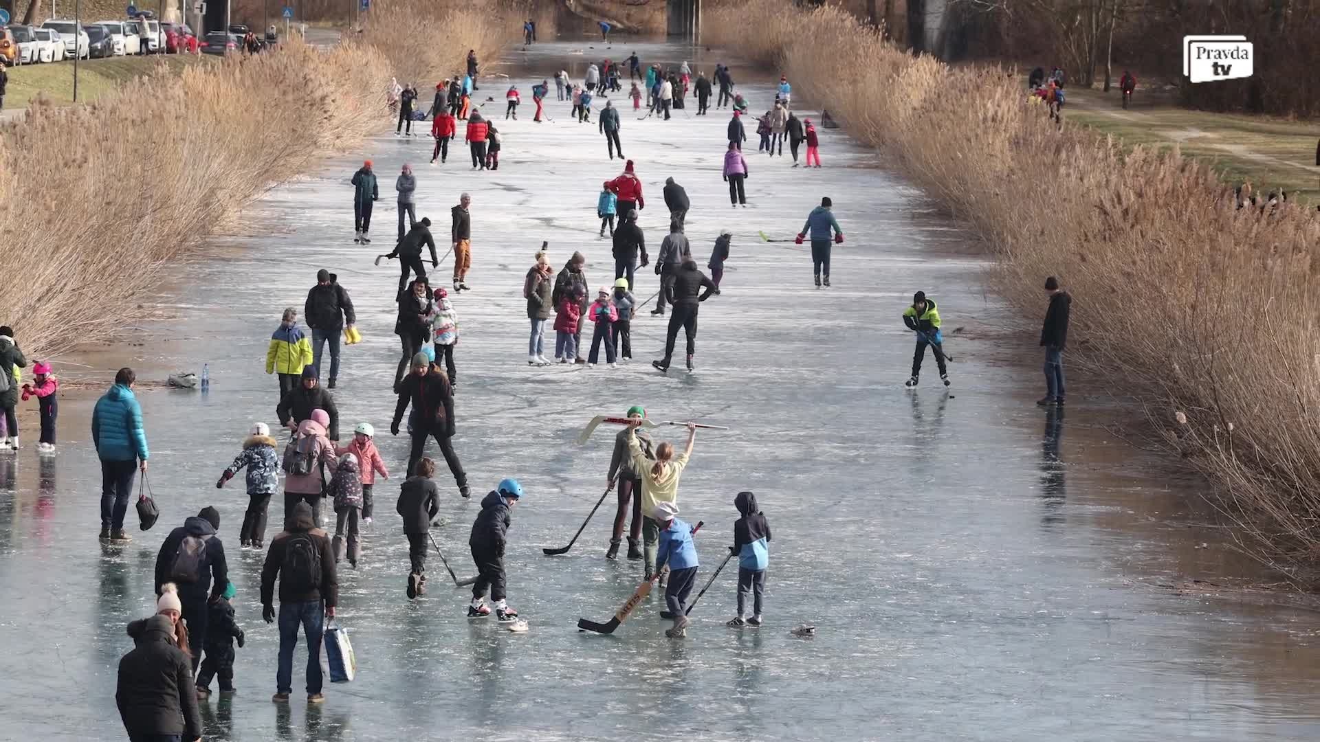 Korčuľovanie na Chorvátskom ramene v Petržalke | Spravodajstvo ...